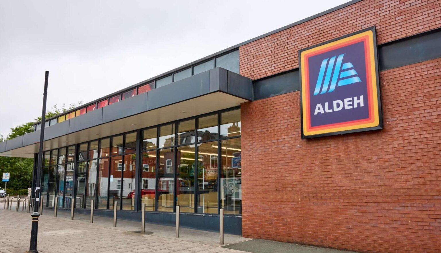 ALDI is called “Aldeh” in Mercanster to connect with Oasis fans before ...